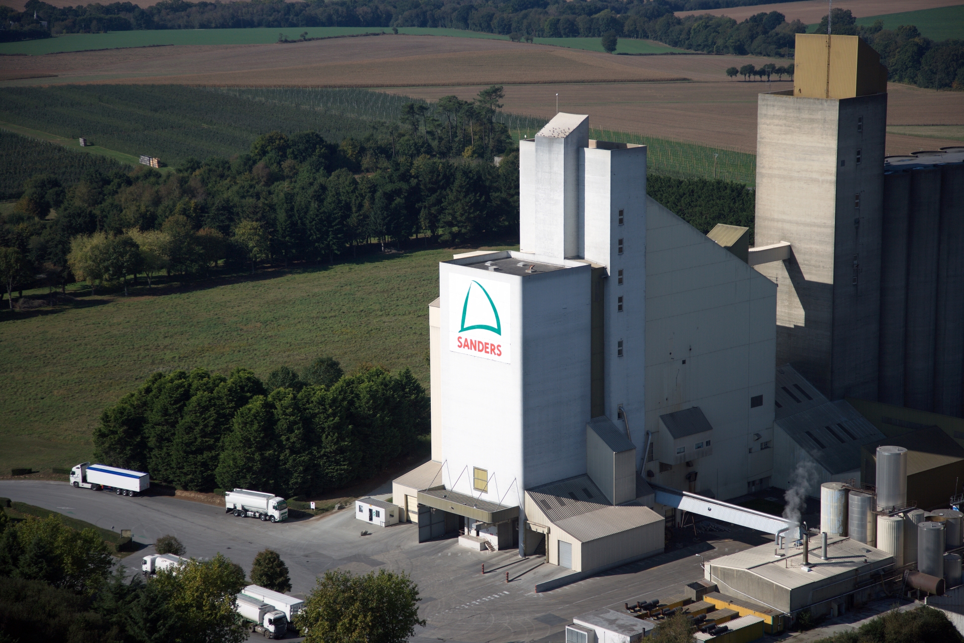 À Saint-Gérand, l’usine Sanders ouvre ses portes pour mieux s’ancrer ...